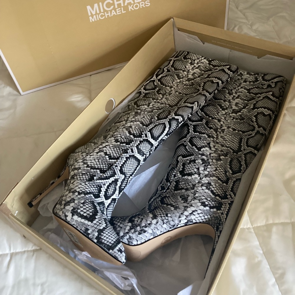 Snake Embossed Leather 100% Leather Lining: 100% Poly… - Gem